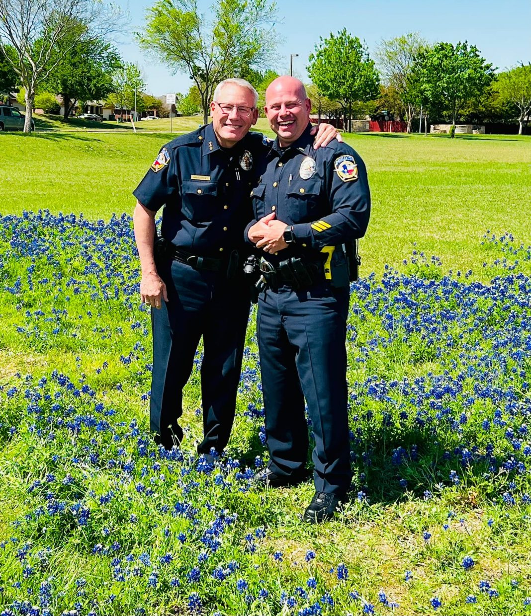 [Photos] McKinney, TX Police Officers Do a Photoshoot in a Field of ...